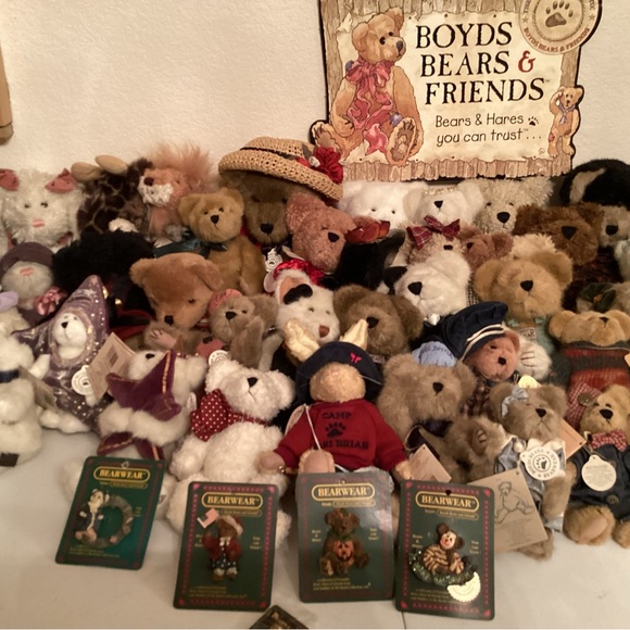 Boyds Bears | Other | Boyds Bear Lot Of 58 Bear Stands Sign And ...